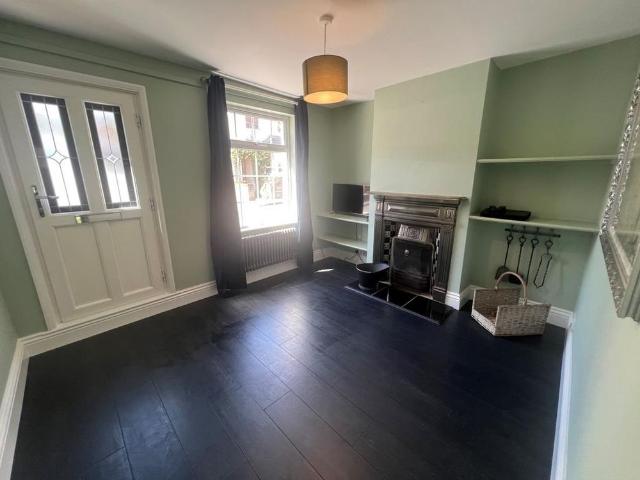 2 bedroom end of terrace house to rent