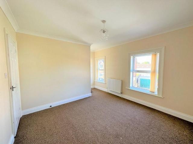 2 bedroom end of terrace house to rent