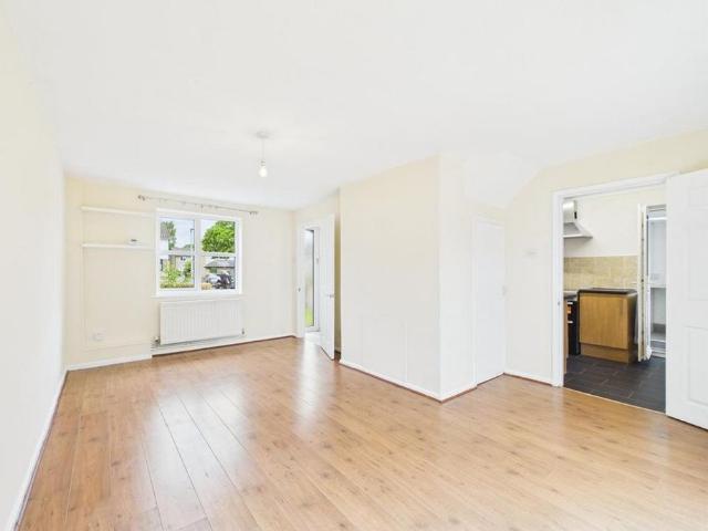 2 bedroom end of terrace house to rent