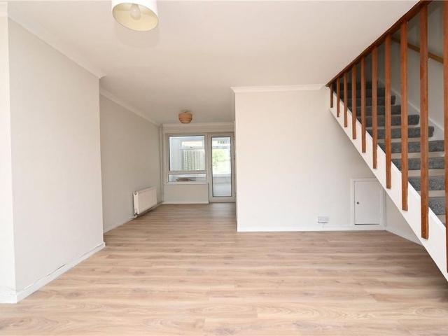 2 bedroom end of terrace house to rent