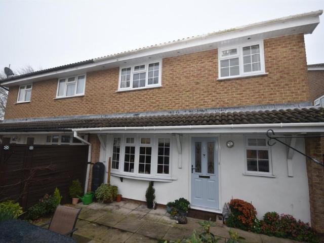 2 bedroom end of terrace house to rent