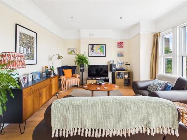 2 bedroom end of terrace house to rent