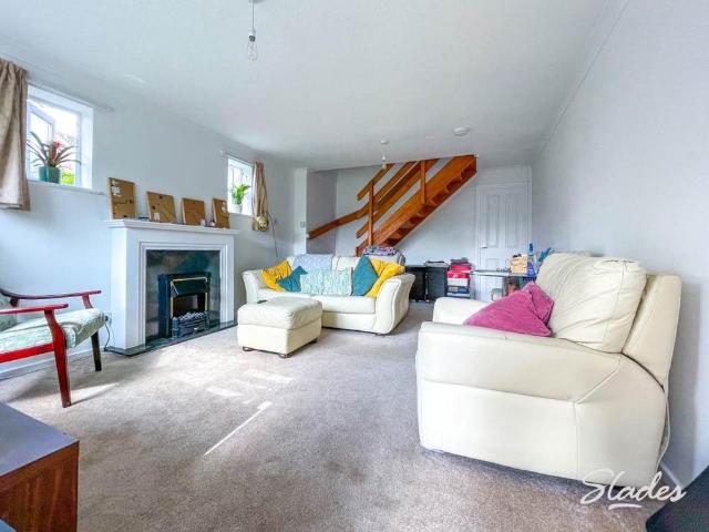2 bedroom end of terrace house to rent