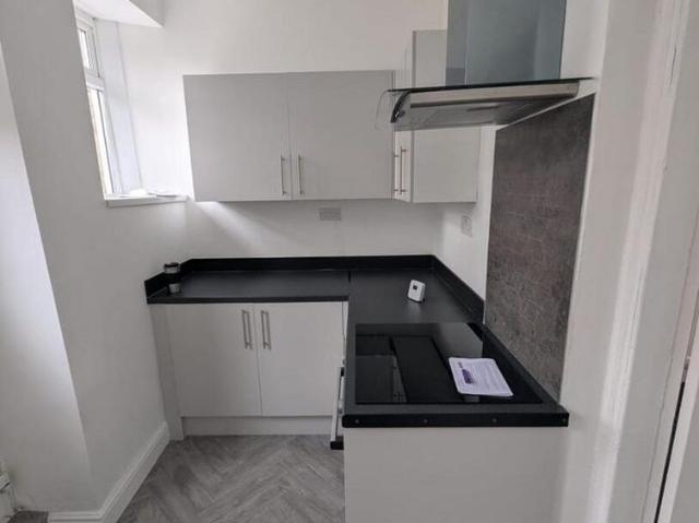 2 bedroom end of terrace house to rent