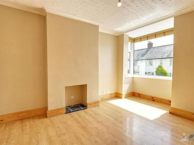 2 bedroom end of terrace house to rent