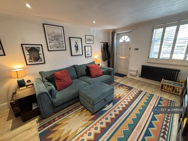 2 bedroom end of terrace house to rent