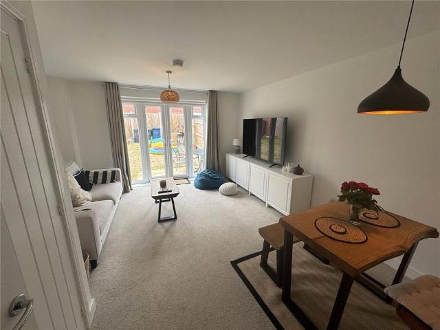 2 bedroom end of terrace house to rent