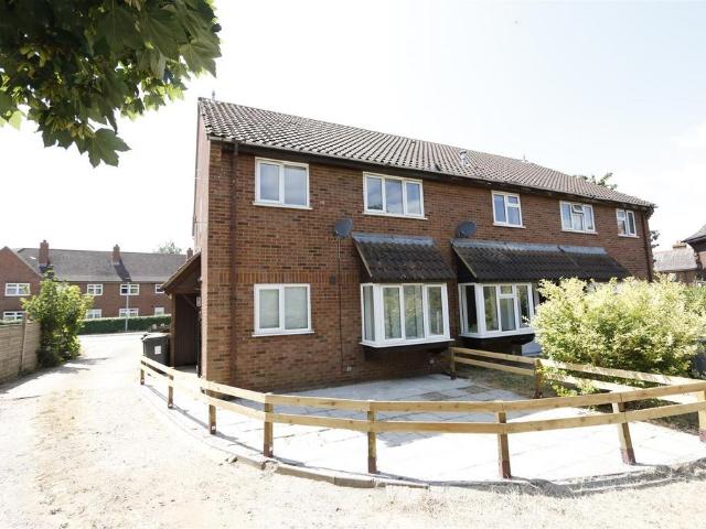 2 bedroom end of terrace house to rent