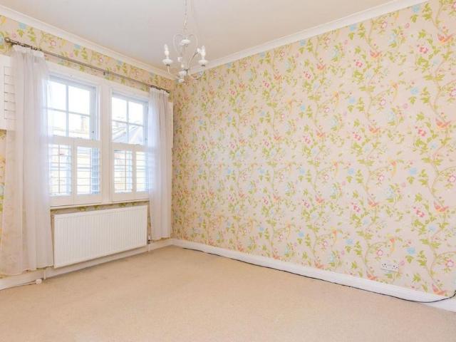 2 bedroom end of terrace house to rent