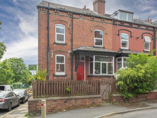 2 bedroom end of terrace house to rent