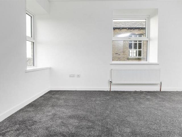 2 bedroom end of terrace house to rent
