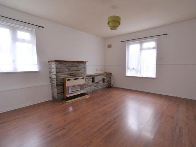 2 bedroom end of terrace house to rent
