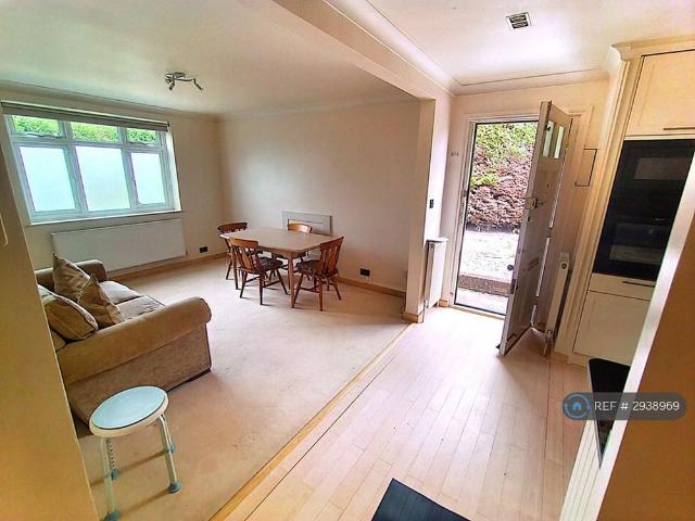 2 bedroom end of terrace house to rent