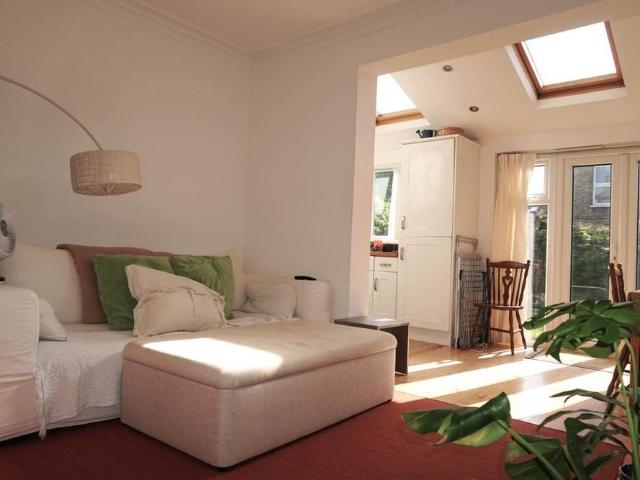 2 bedroom end of terrace house to rent