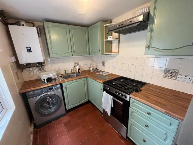 2 bedroom end of terrace house to rent