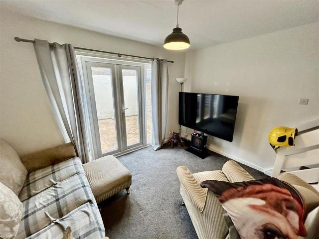 2 bedroom end of terrace house to rent