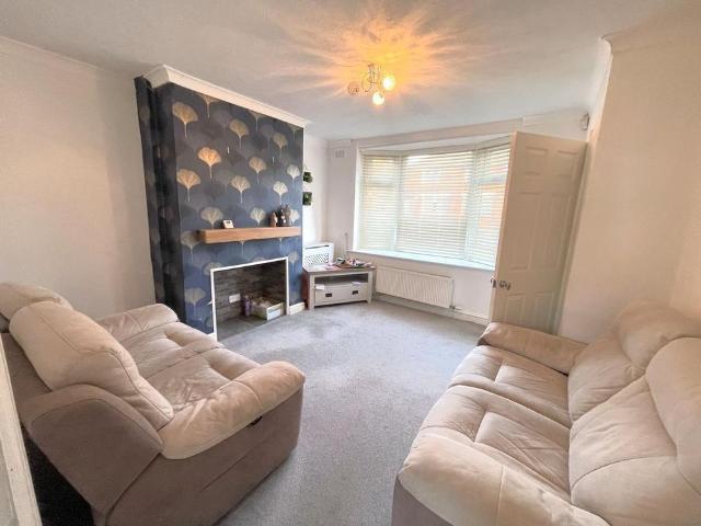 2 bedroom end of terrace house to rent