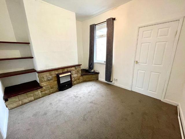 2 bedroom end of terrace house to rent