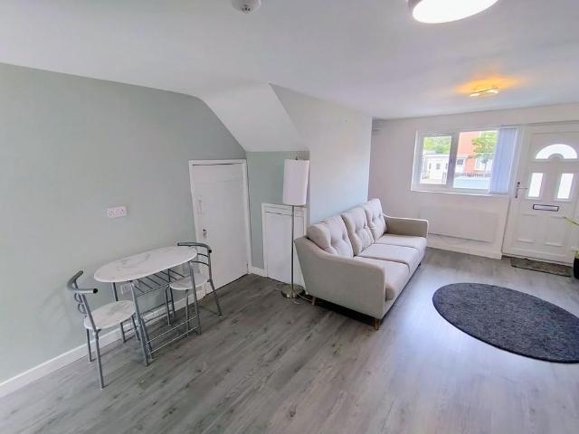 2 bedroom end of terrace house to rent