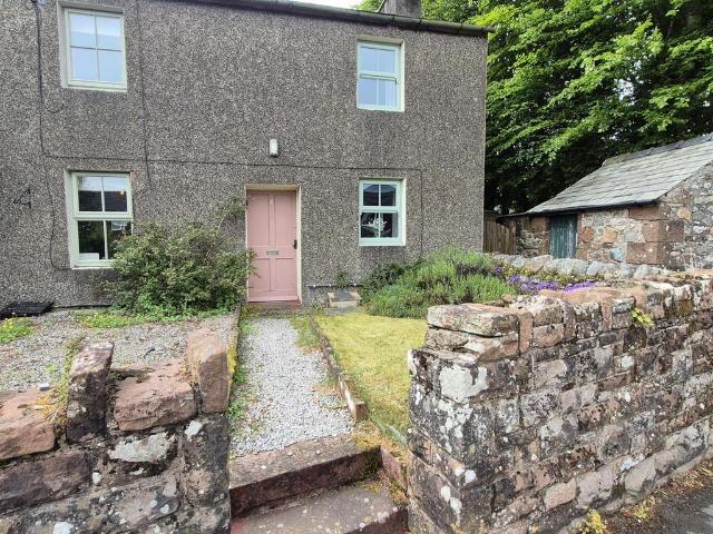 2 bedroom end of terrace house to rent