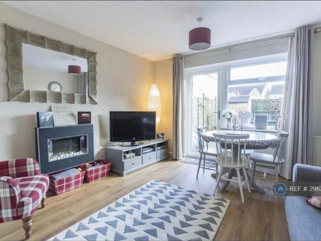 2 bedroom end of terrace house to rent