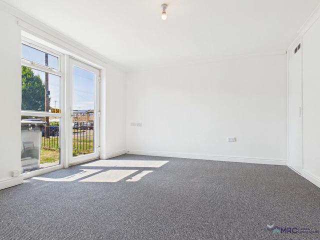 2 bedroom end of terrace house to rent