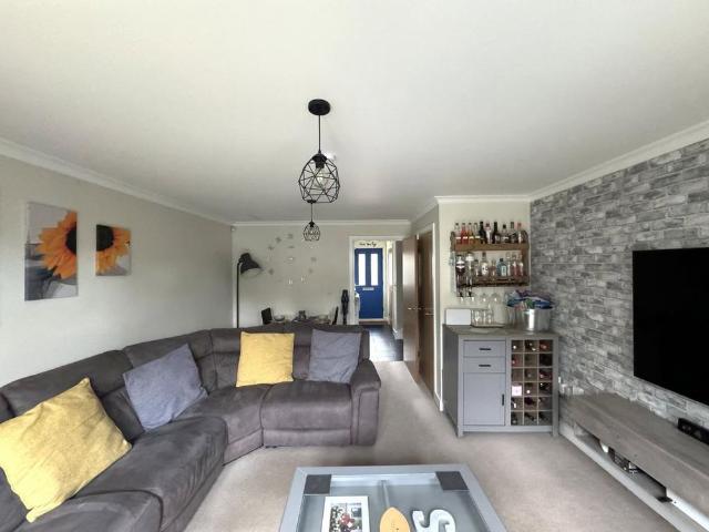 2 bedroom end of terrace house to rent