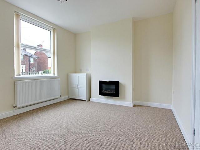2 bedroom end of terrace house to rent