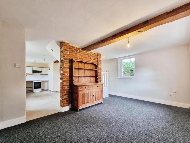 2 bedroom semi detached house to rent