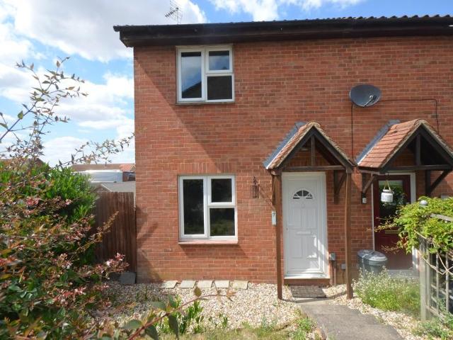 2 bedroom end of terrace house to rent