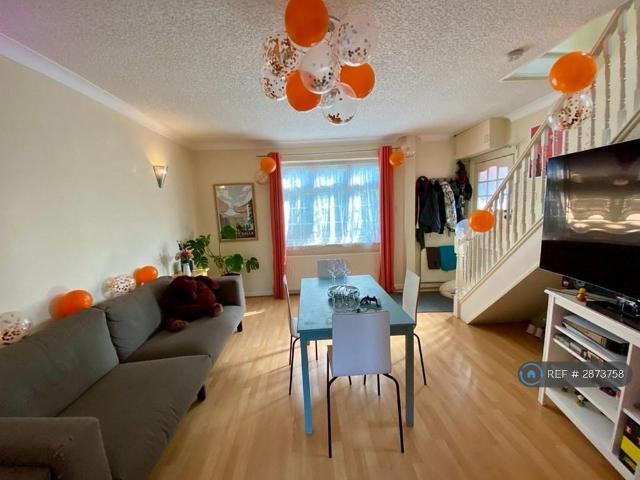 2 bedroom end of terrace house to rent