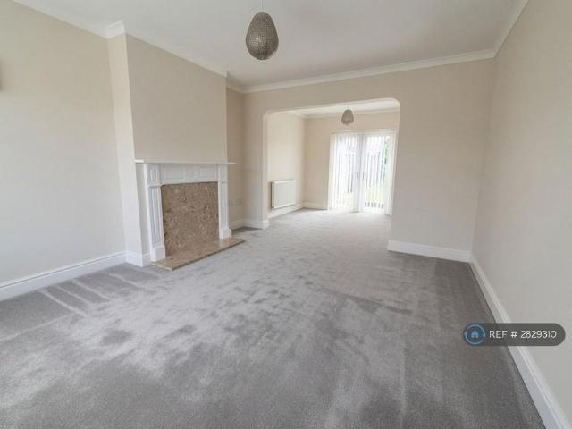 2 bedroom end of terrace house to rent