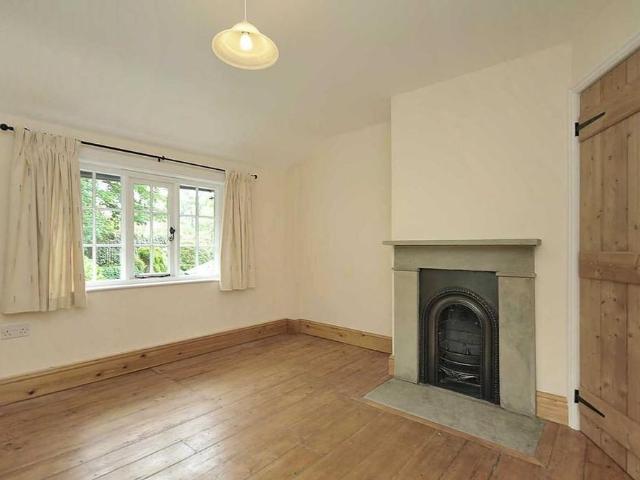 2 bedroom end of terrace house to rent
