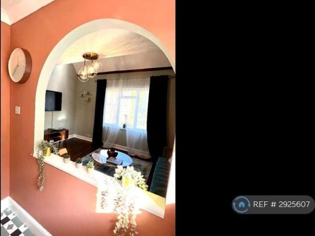 2 bedroom end of terrace house to rent