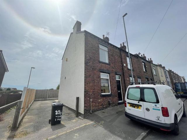 2 bedroom end of terrace house to rent