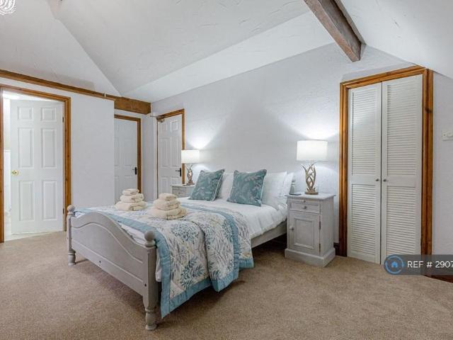 2 bedroom end of terrace house to rent