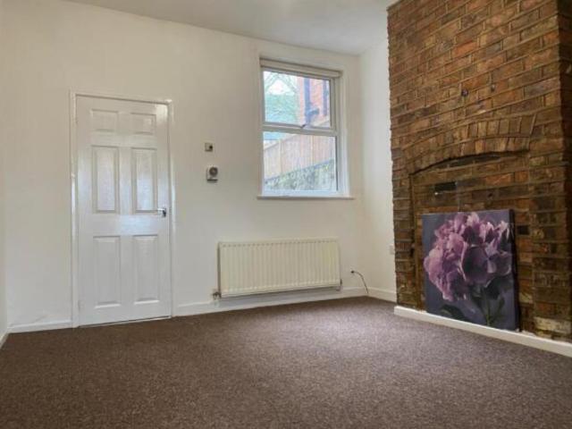 2 bedroom end of terrace house to rent