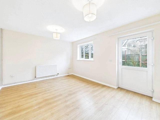 2 bedroom end of terrace house to rent