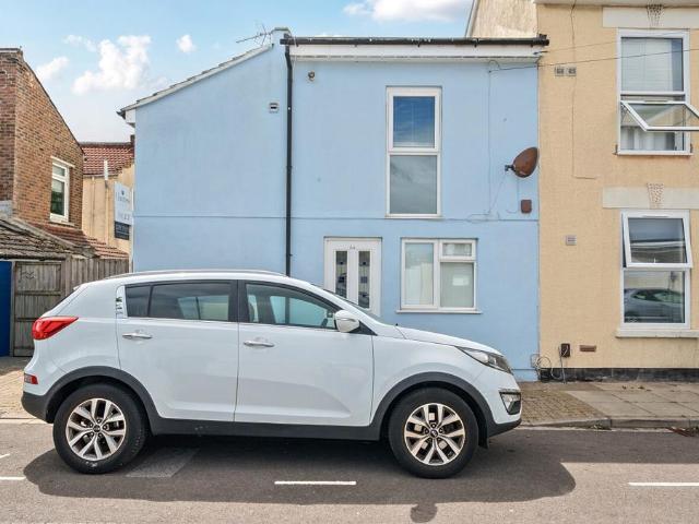 2 bedroom end of terrace house to rent