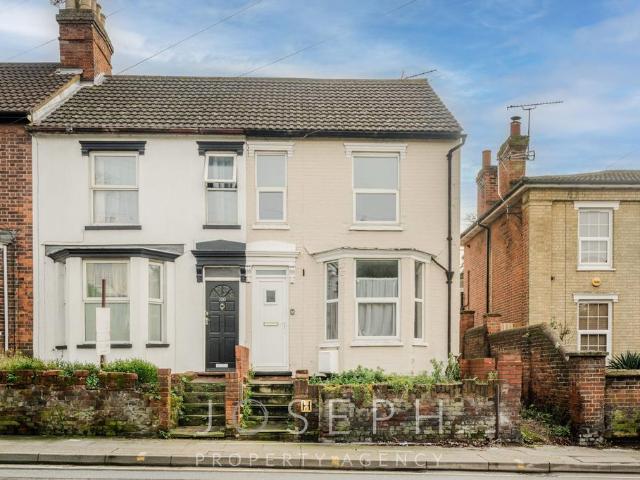 2 bedroom end of terrace house to rent