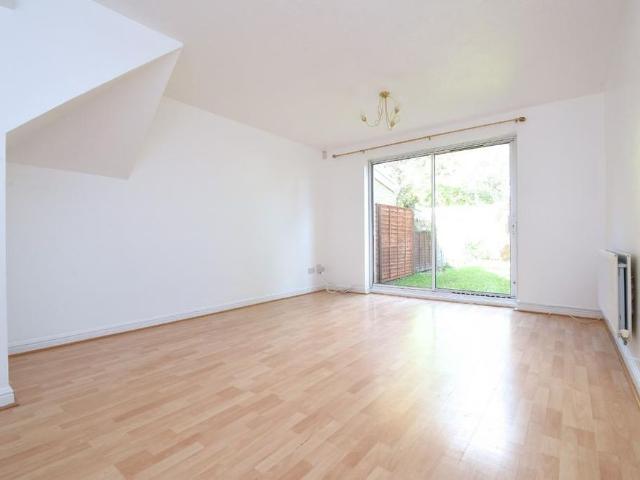 2 bedroom end of terrace house to rent