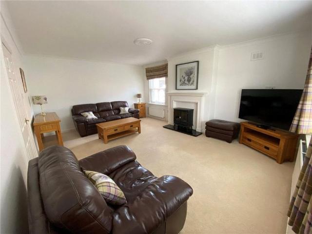 2 bedroom end of terrace house to rent