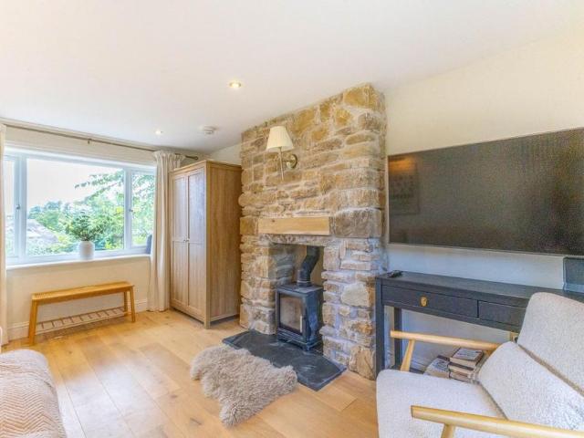 2 bedroom end of terrace house to rent