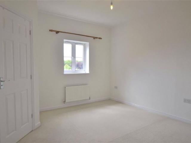 2 bedroom end of terrace house to rent