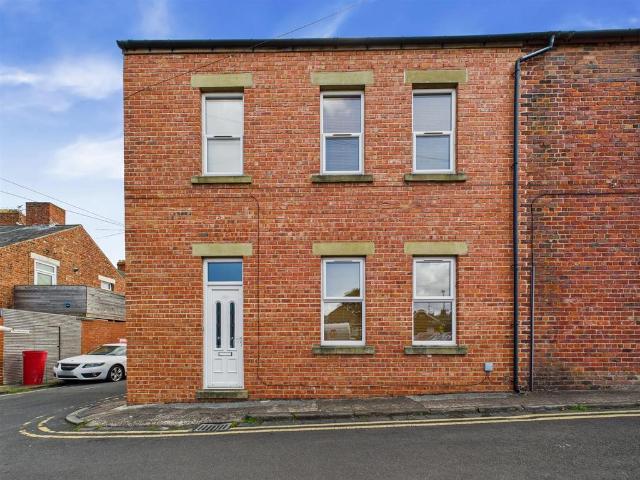 2 bedroom end of terrace house to rent