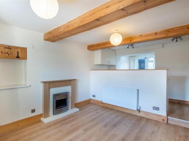 2 bedroom end of terrace house to rent