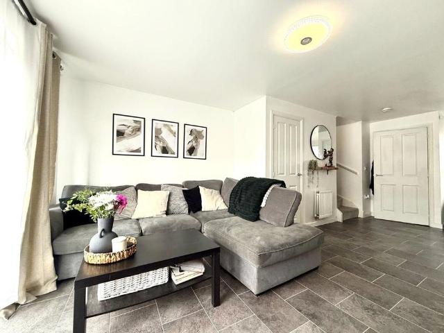 2 bedroom end of terrace house to rent