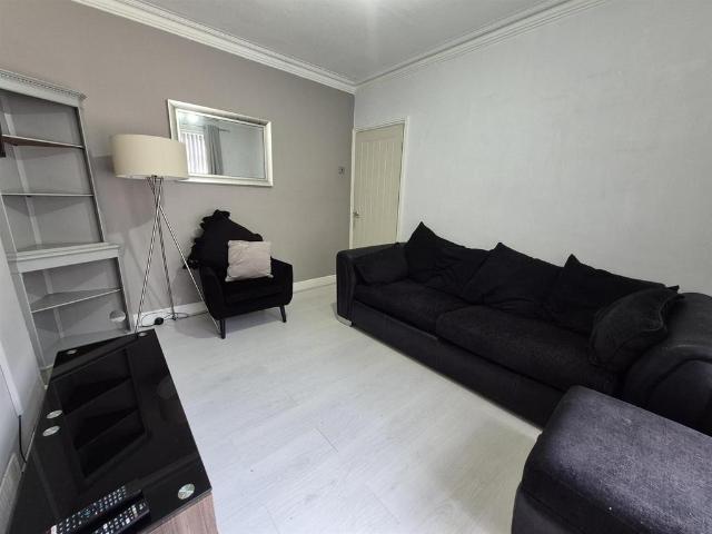 2 bedroom end of terrace house to rent