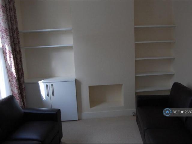 2 bedroom end of terrace house to rent