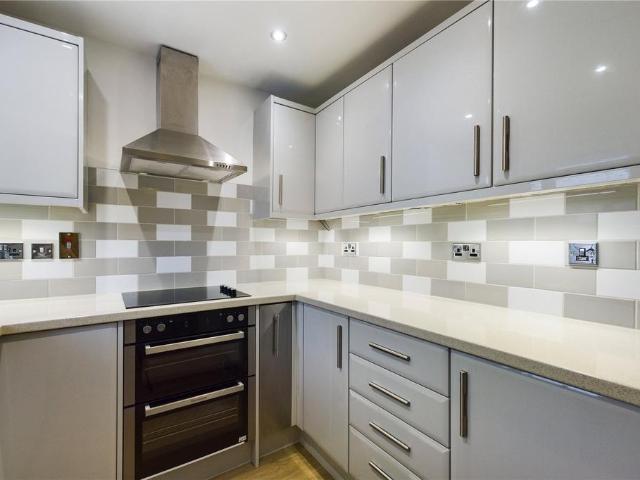 2 bedroom end of terrace house to rent